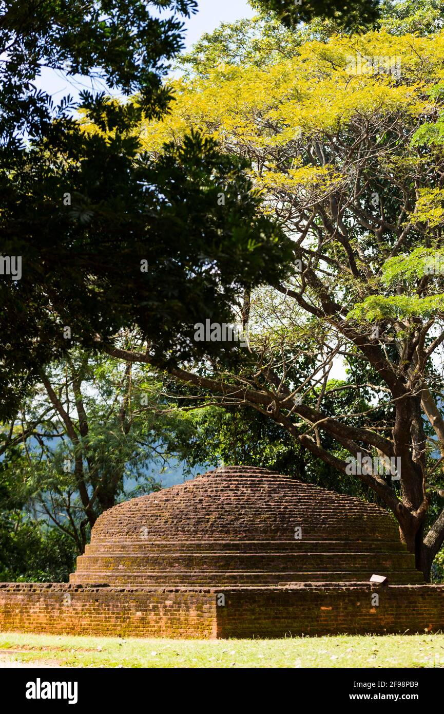 Sri Lanka, Nalanda, Nalanda Gedige Monastery Stock Photo - Alamy