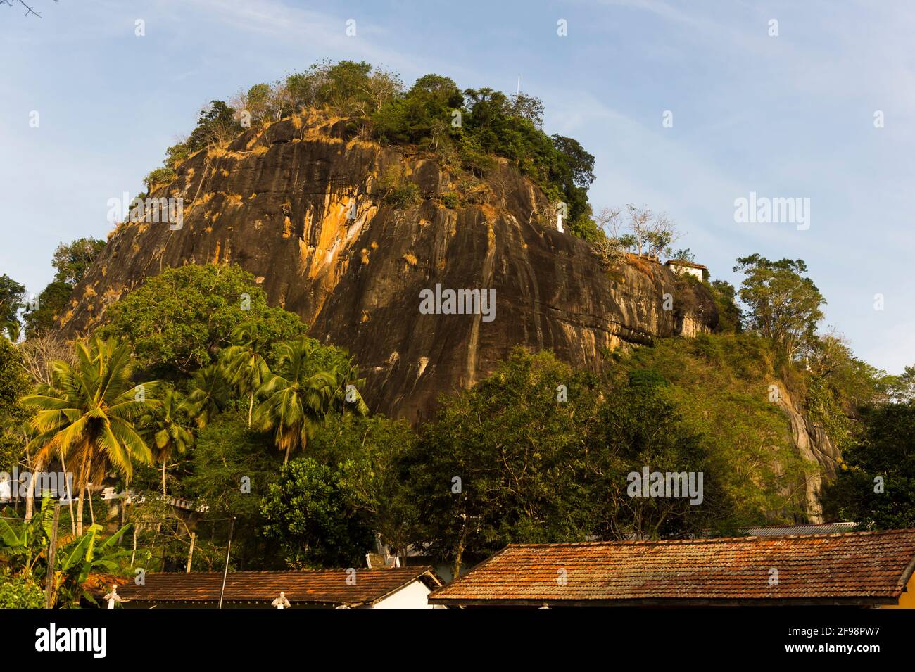 Sri Lanka, Tangalle, Mulkirigala temple, rocks Stock Photo - Alamy