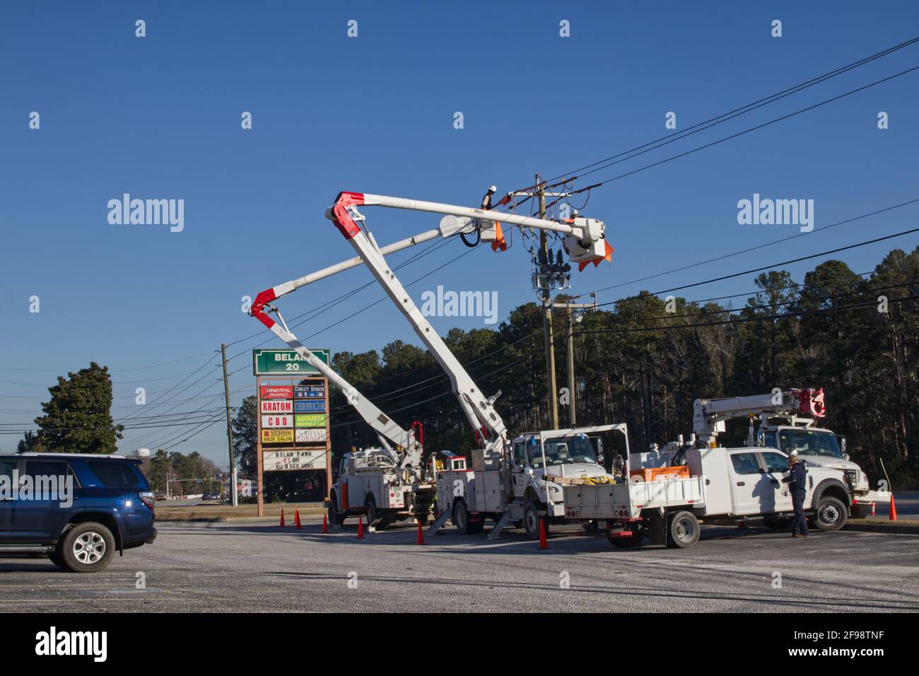 Powerline worker hi-res stock photography and images - Alamy