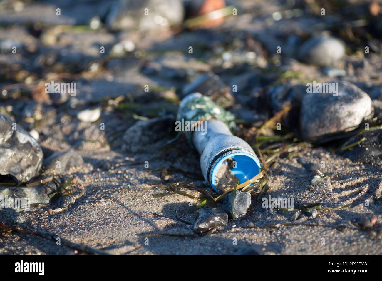 Beach waste crowd hi-res stock photography and images - Alamy