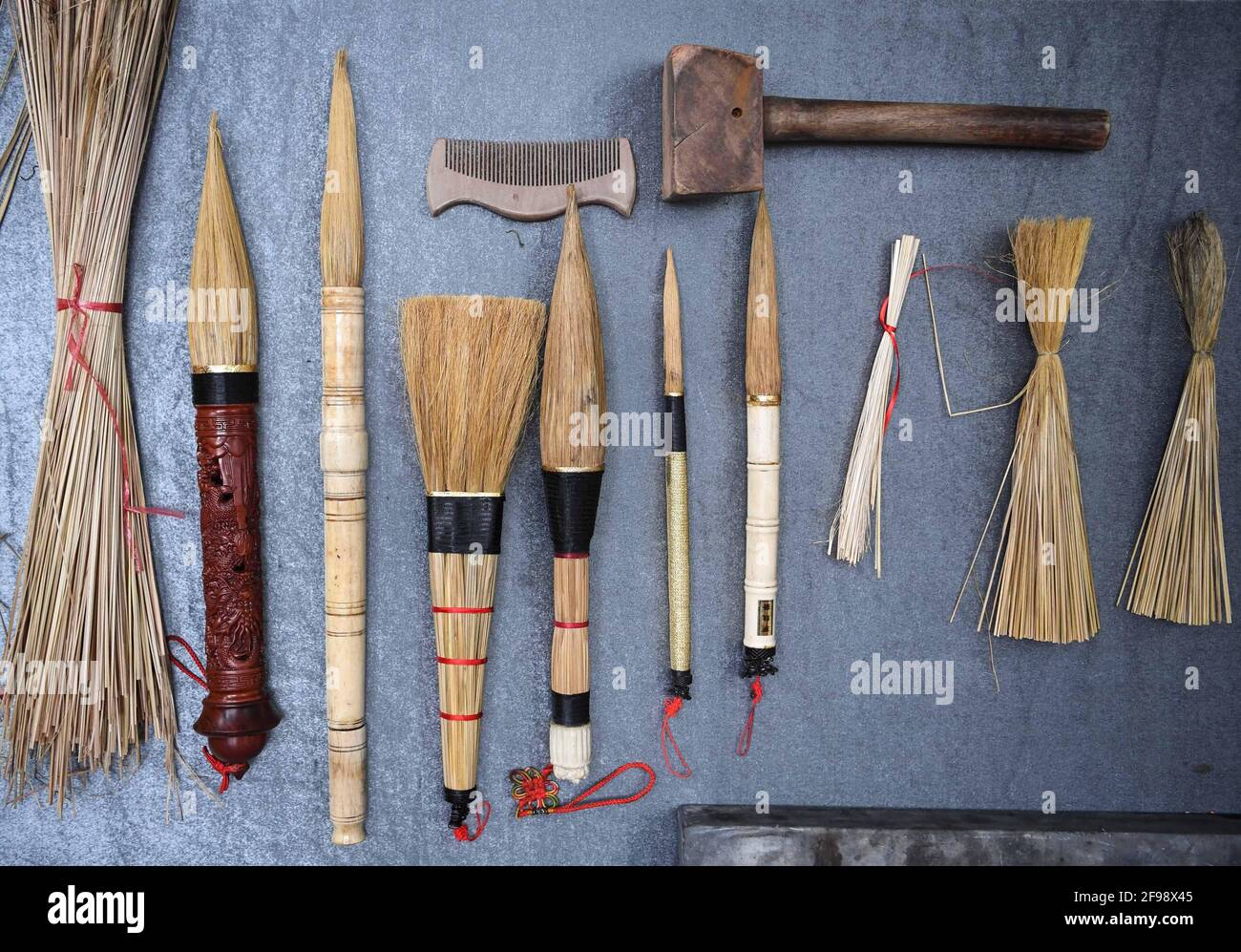 Chinese calligraph brush hi-res stock photography and images - Alamy