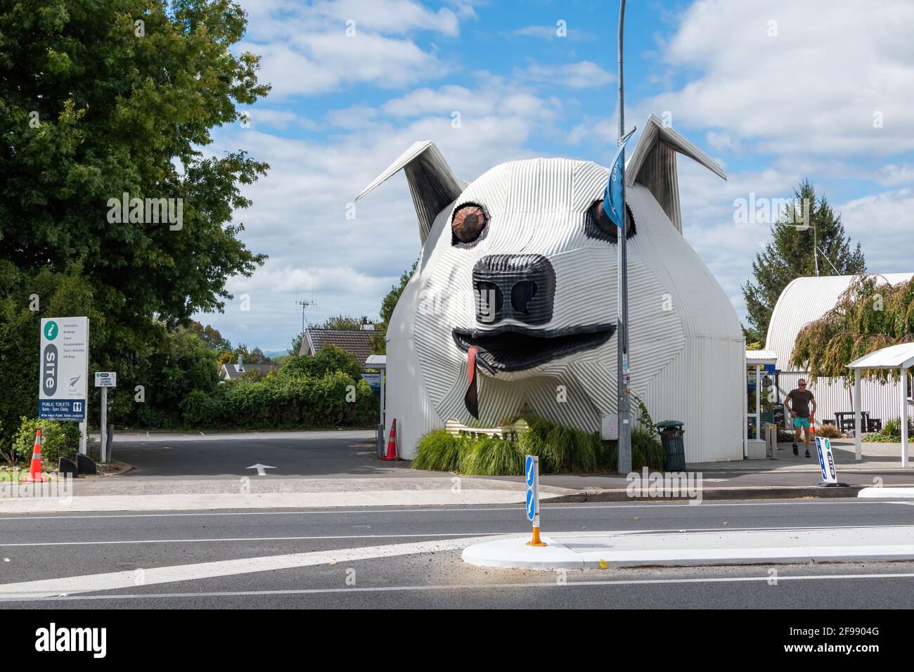 Corrugated iron dog hi-res stock photography and images - Alamy