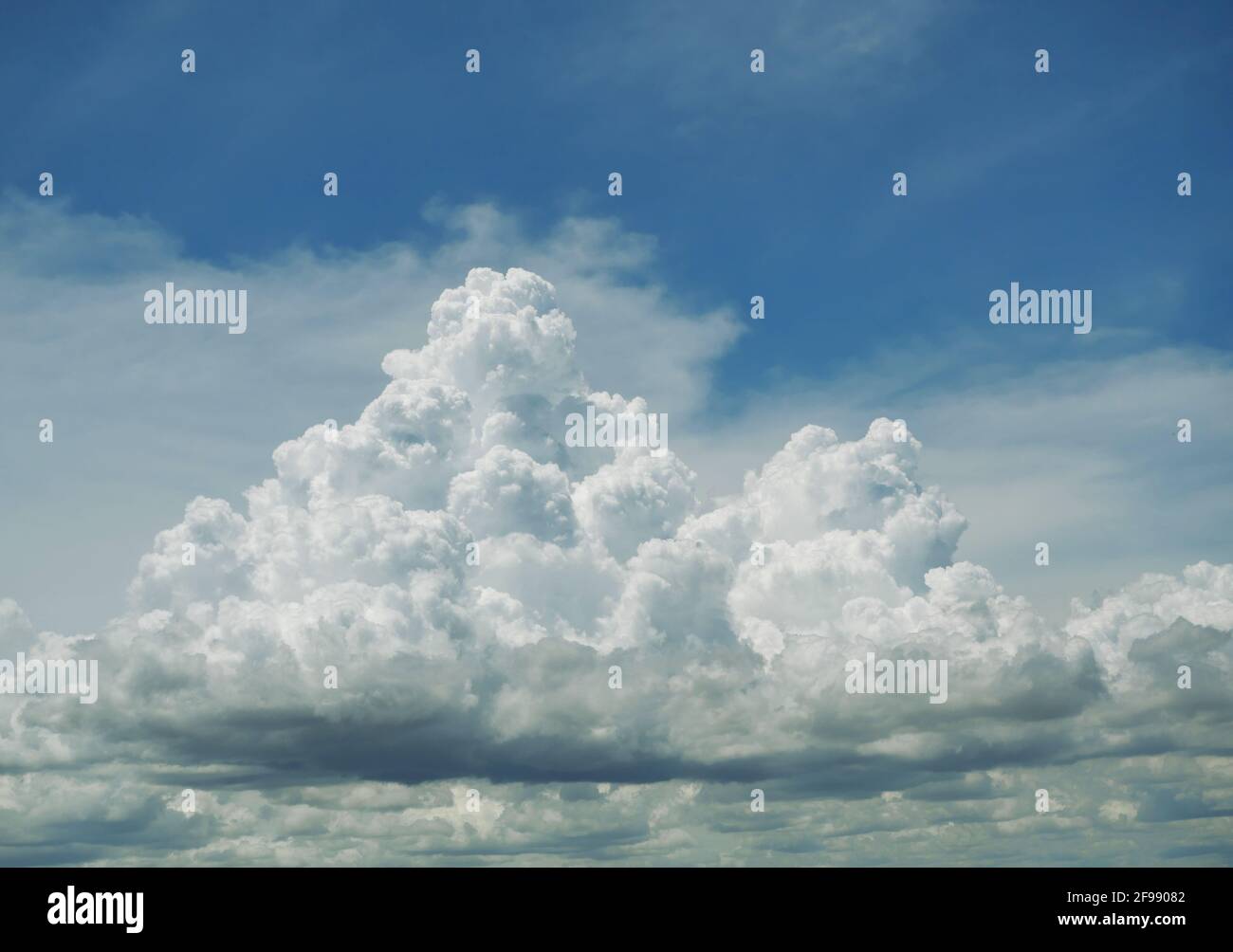 Cumulonimbus cloud formations on tropical blue sky , Nimbus moving ...