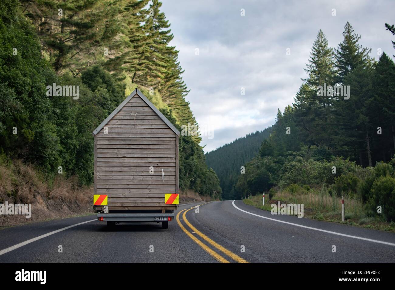 House transported wheels hi-res stock photography and images - Alamy