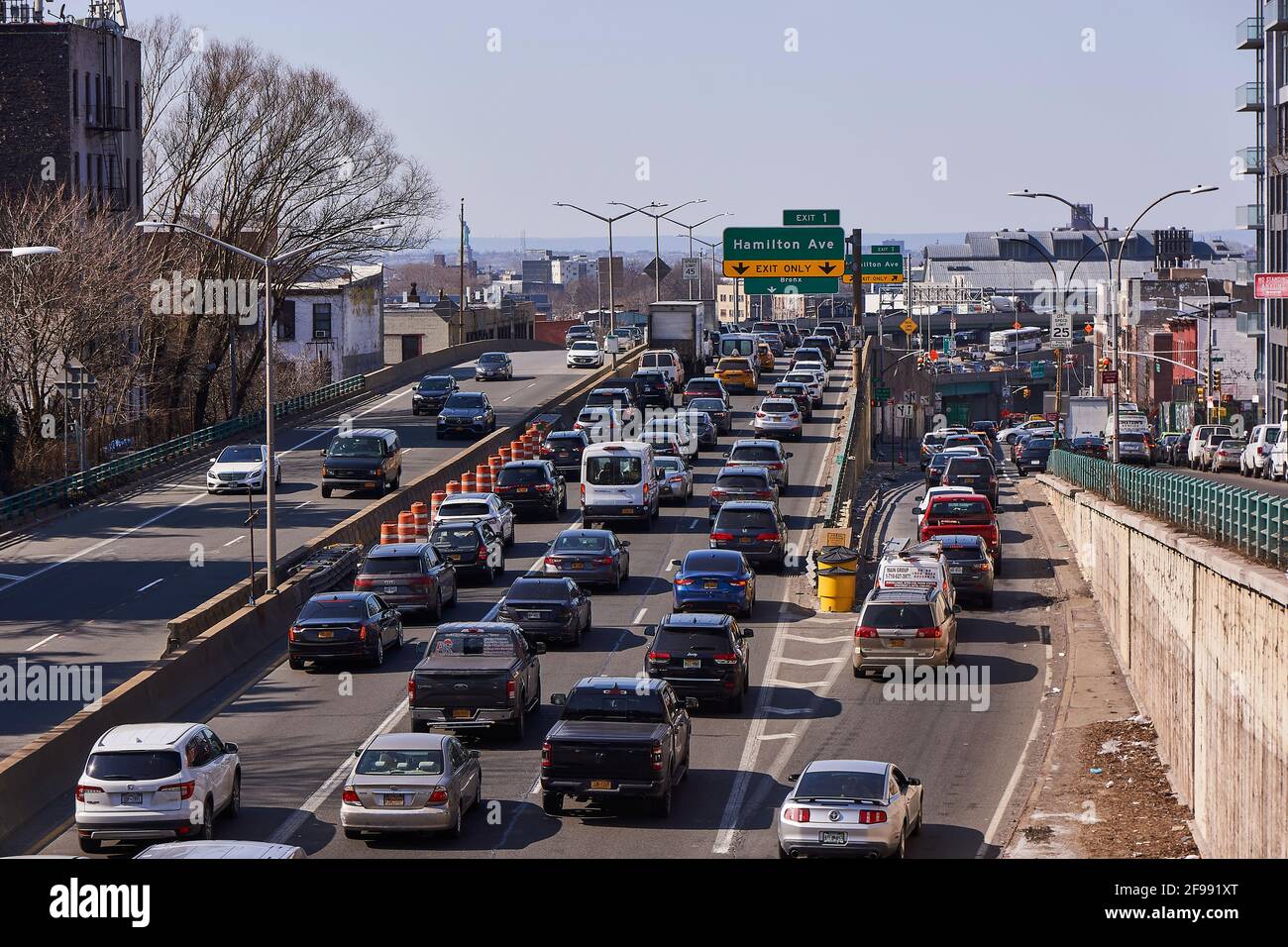 Heavy traffic on Prospect Expressway (NY 27) towards BQE Stock Photo ...