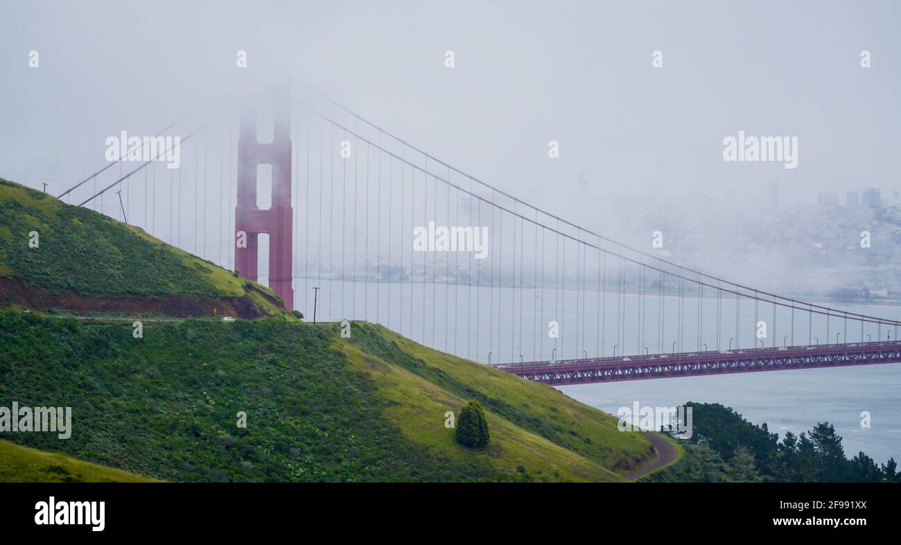 Golden gate bridge fog scene hi-res stock photography and images - Alamy