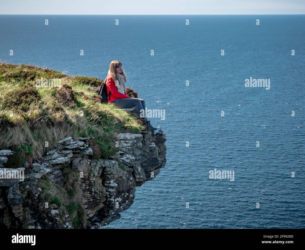 Woman sitting on edge cliff hi-res stock photography and images - Alamy