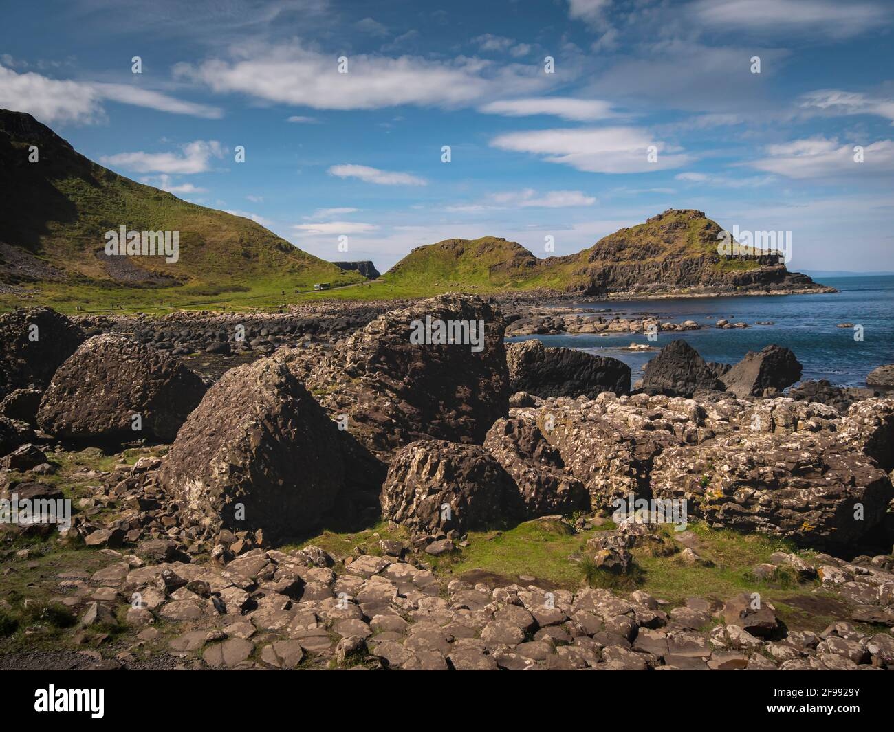 The typical rock formations of Giants Causeway in Northern Ireland ...