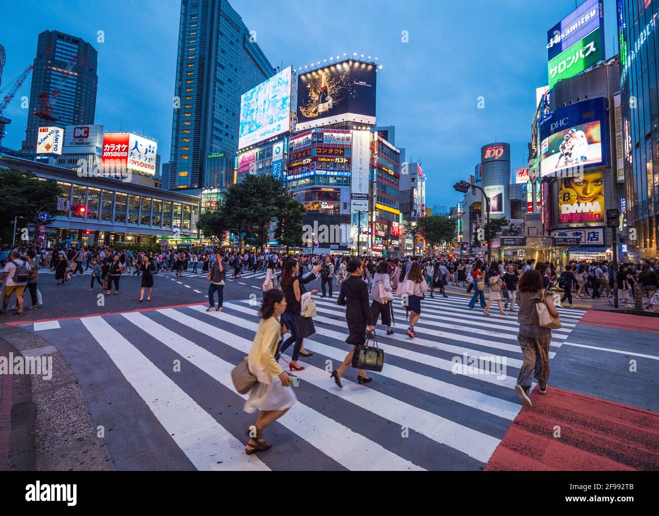 Busy Crossing In Tokyo Japan High Resolution Stock Photography and ...
