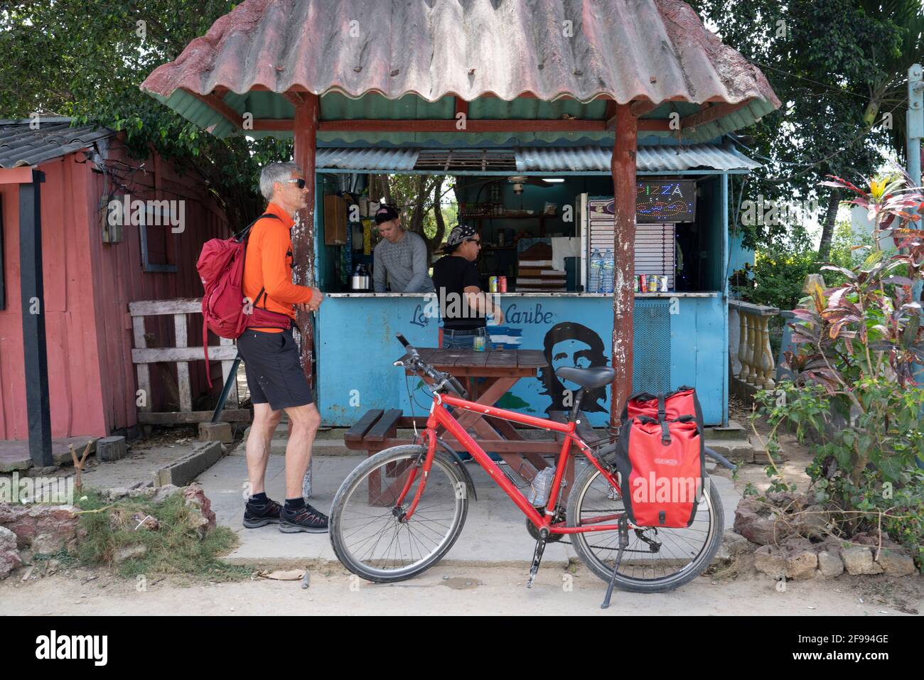 Food stand hi-res stock photography and images - Alamy