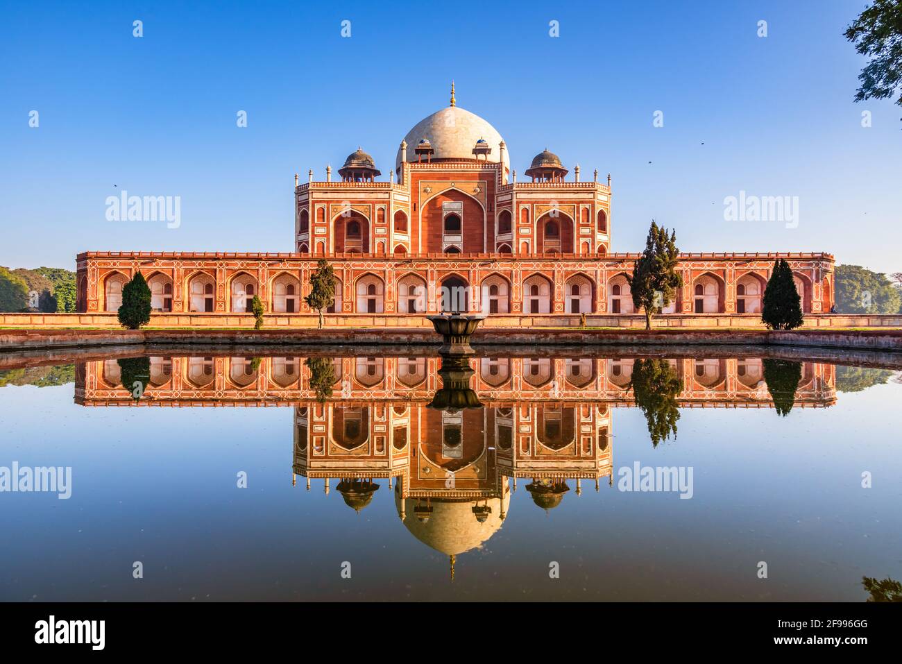 Humayun's tomb of Mughal Emperor Humayun designed by Persian architect ...