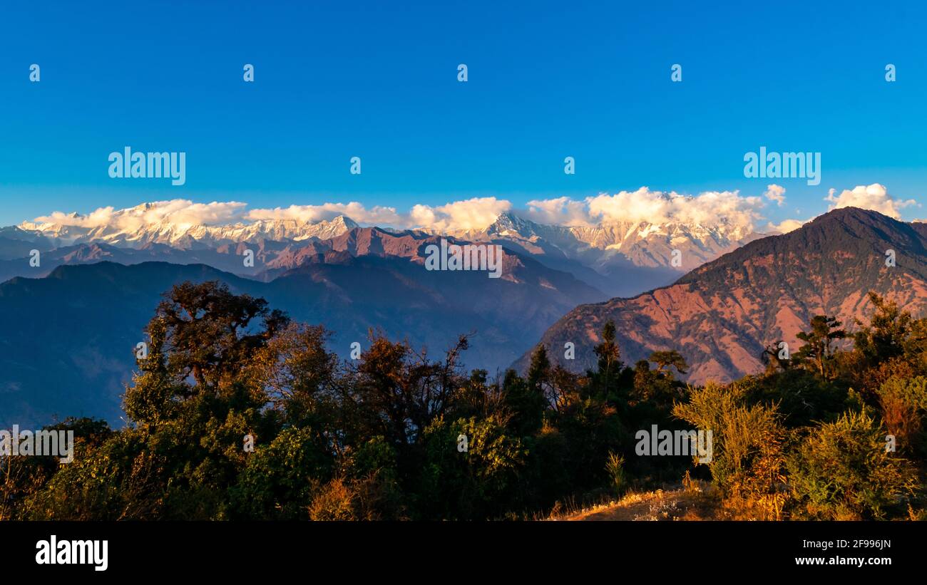 Golden sun rays hi-res stock photography and images - Alamy