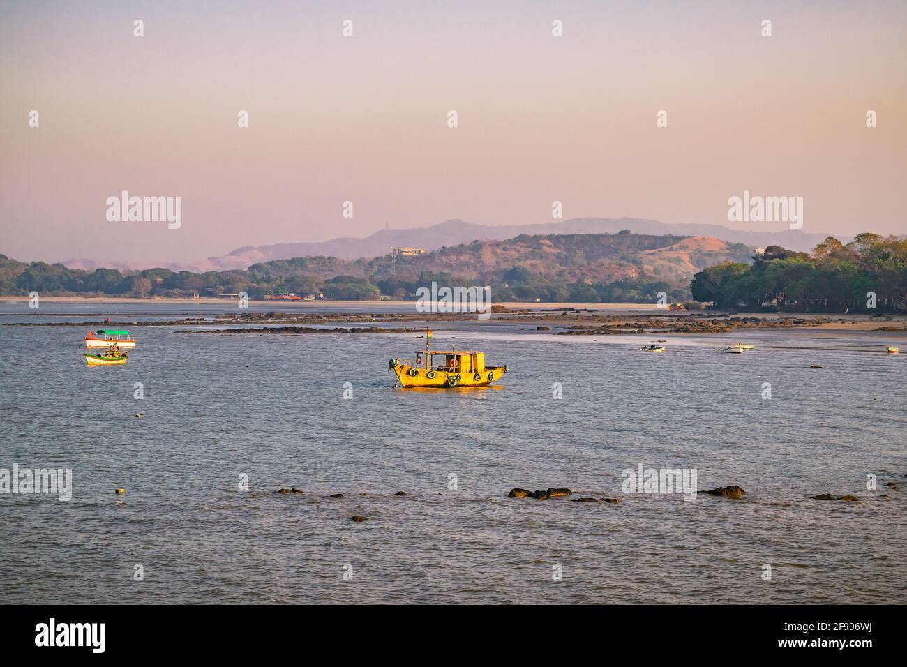 Mandwa beach hi-res stock photography and images - Alamy
