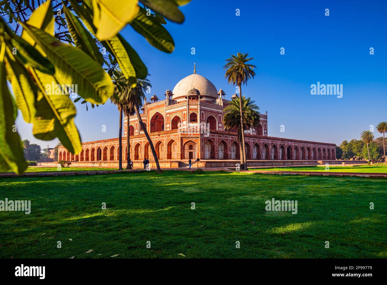 Humayun's tomb of Mughal Emperor Humayun designed by Persian architect ...