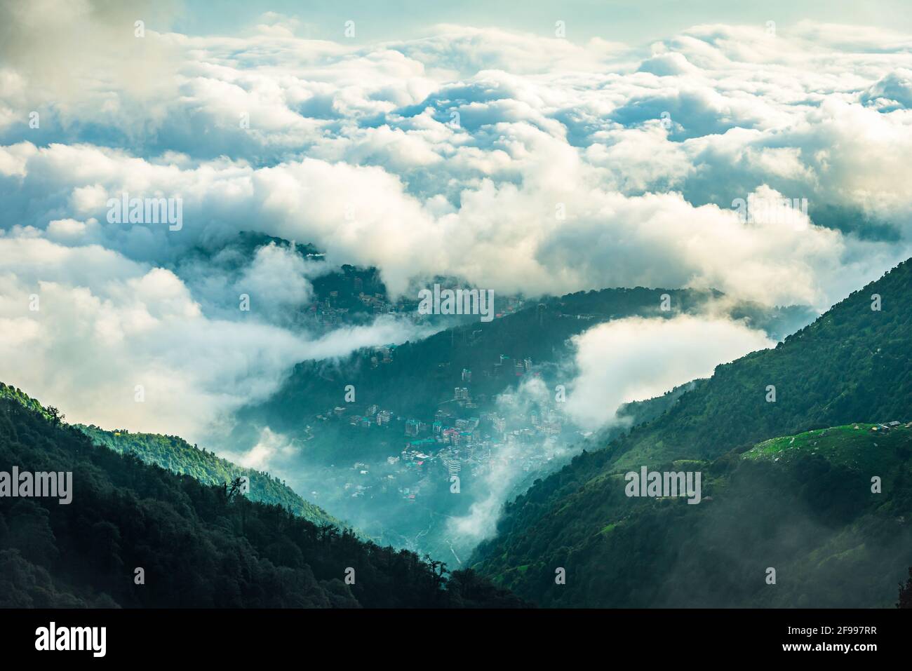 Mesmerizing view of cloudy red sunset sky background during sunset ...