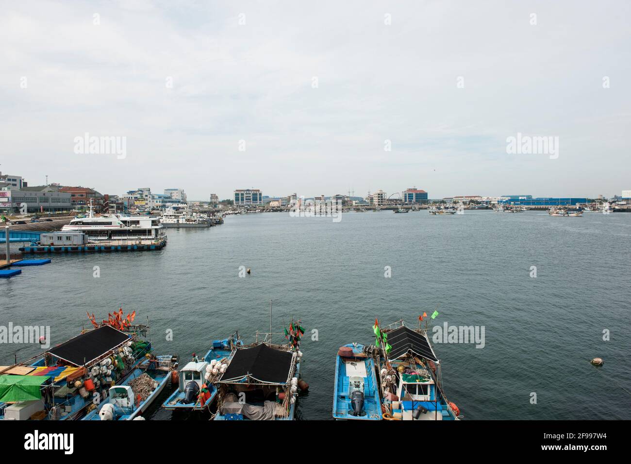 Stays ship hi-res stock photography and images - Alamy