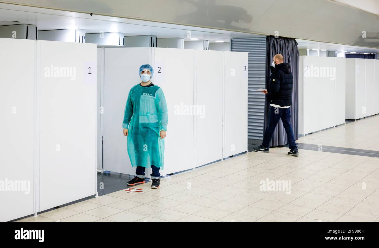 Front center test hi-res stock photography and images - Alamy