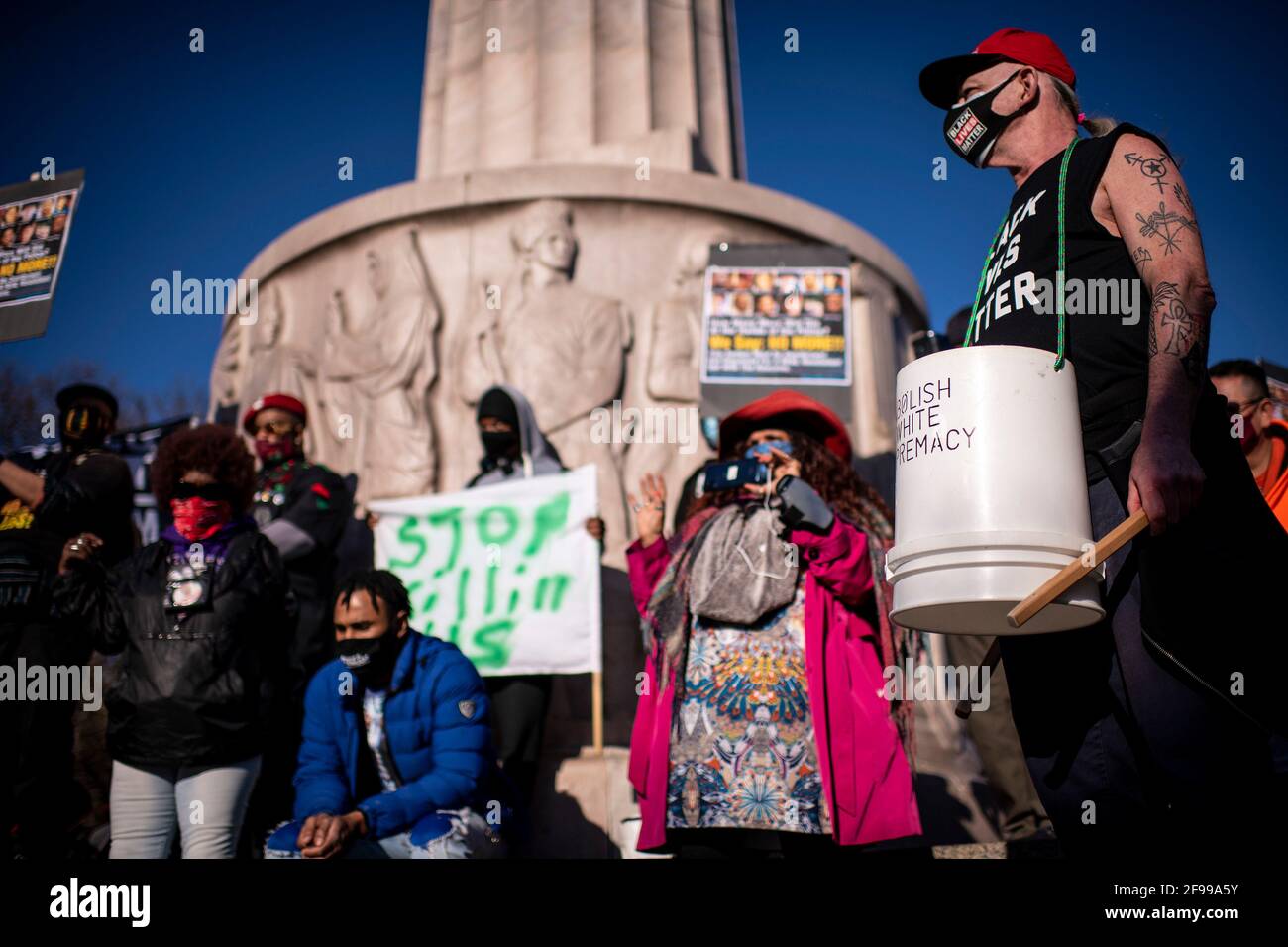 Chicago logan square april hi-res stock photography and images - Alamy