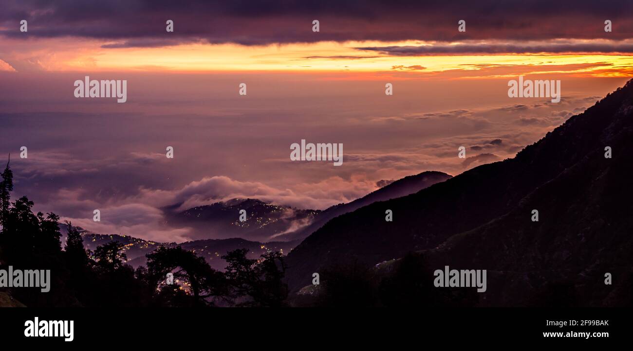 Mesmerizing view of cloudy red sunset sky background during sunset ...