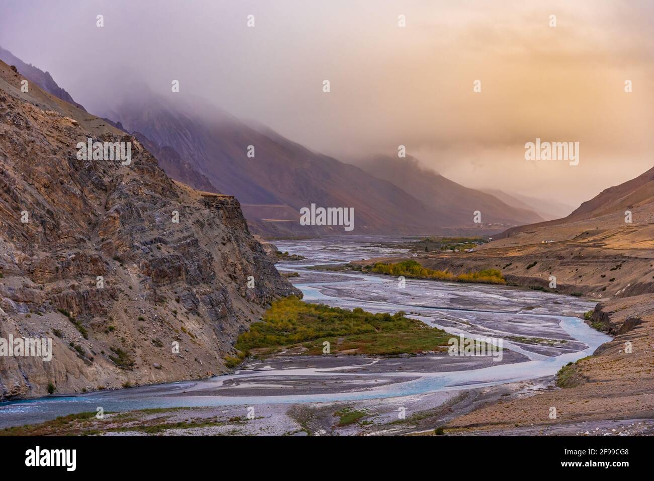 Beautiful landscape of Spiti river valley in Lahaul and Spiti region of ...