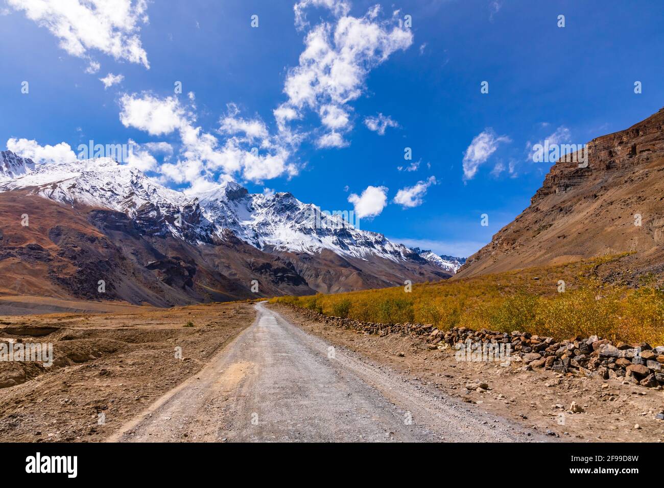 Arid barren valley ladakh hi-res stock photography and images - Alamy