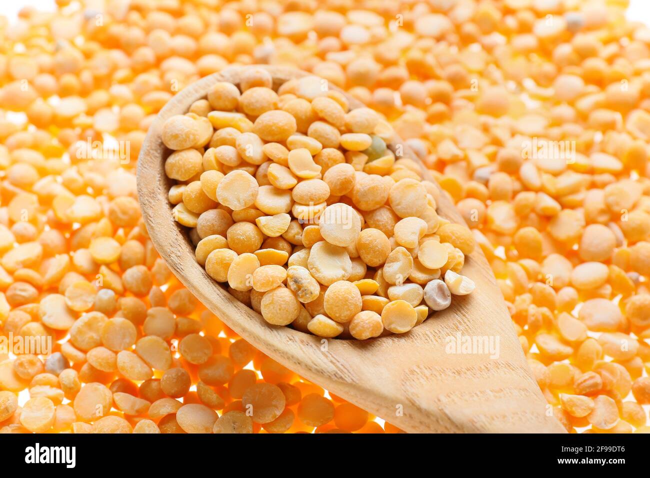 Spoon with split peas, closeup Stock Photo - Alamy