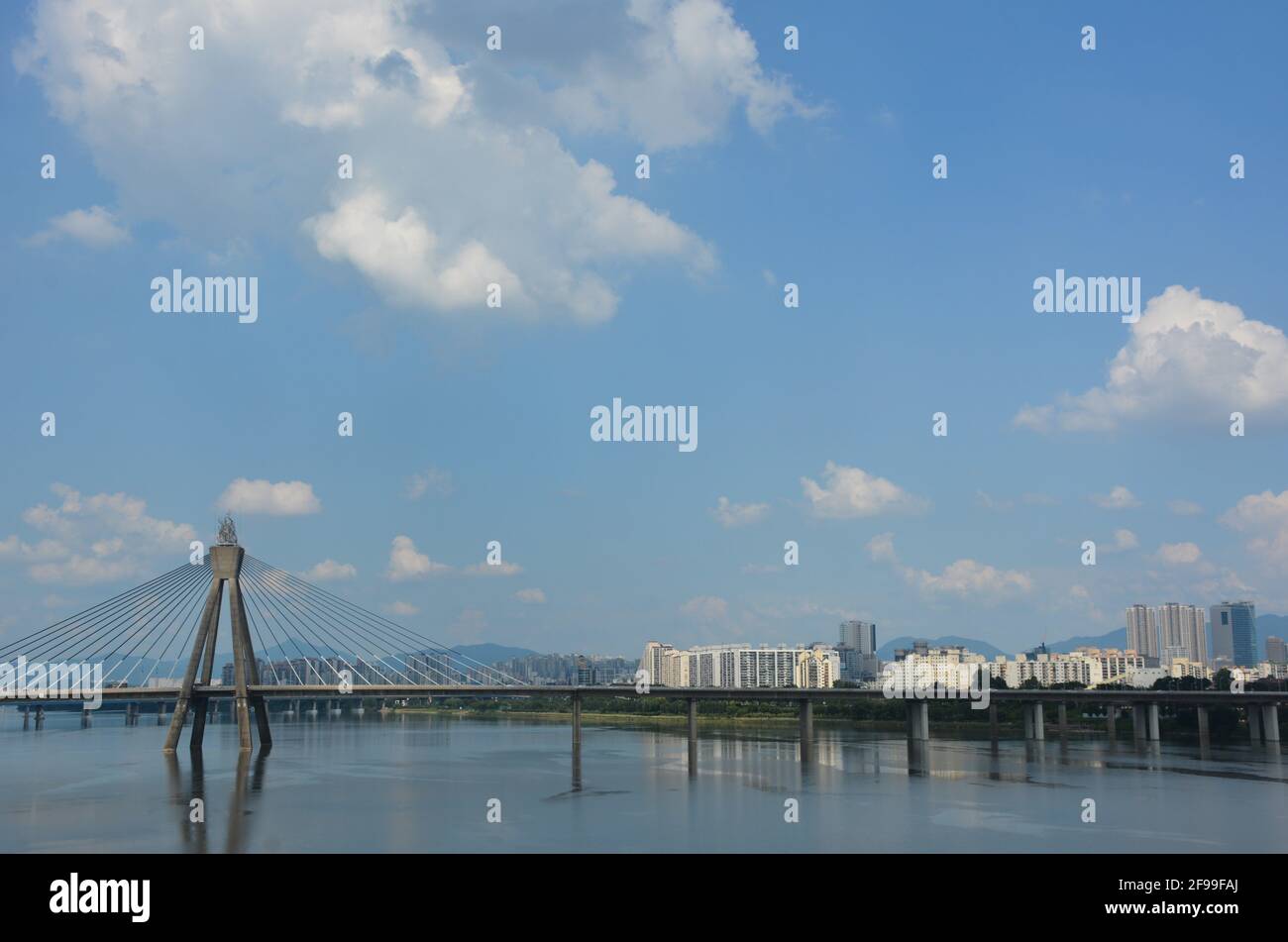 View of the Grand Olympic Bridge over the Han River, seen from the ...