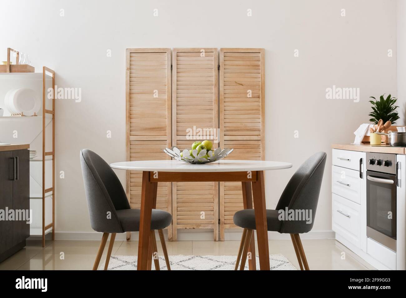 Dining table with apples in interior of modern kitchen Stock Photo - Alamy