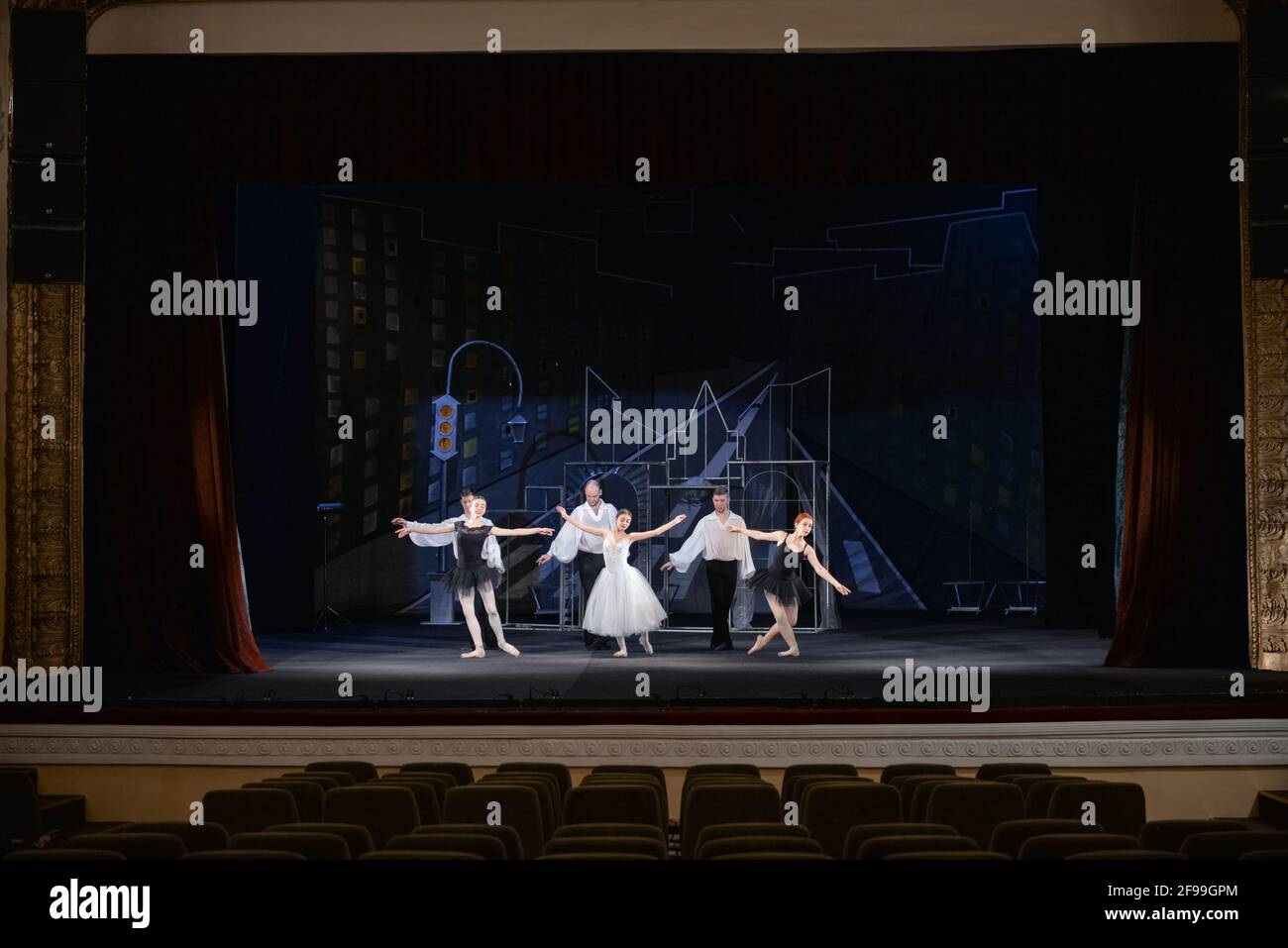 Dancers on stage in ballet theatre Stock Photo - Alamy