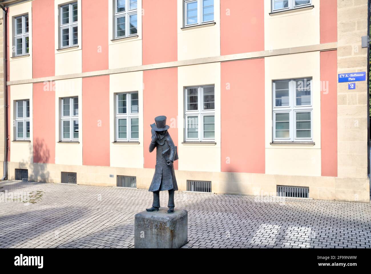 Statue, ETA Hoffmann, Theaterplatz, house facade, facade, architecture ...