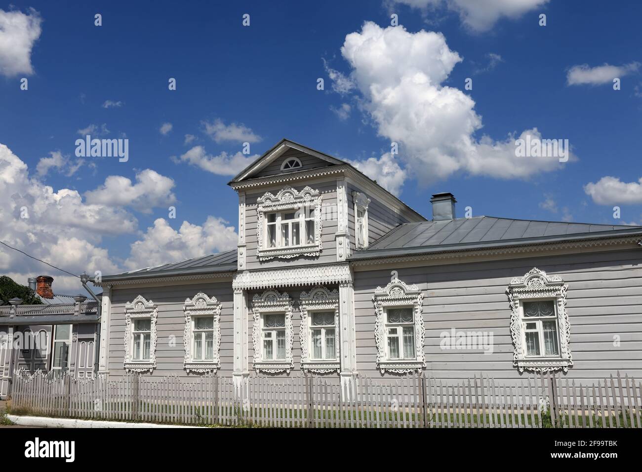 Russian old wooden house in Kolomna Kremlin, Russia Stock Photo - Alamy