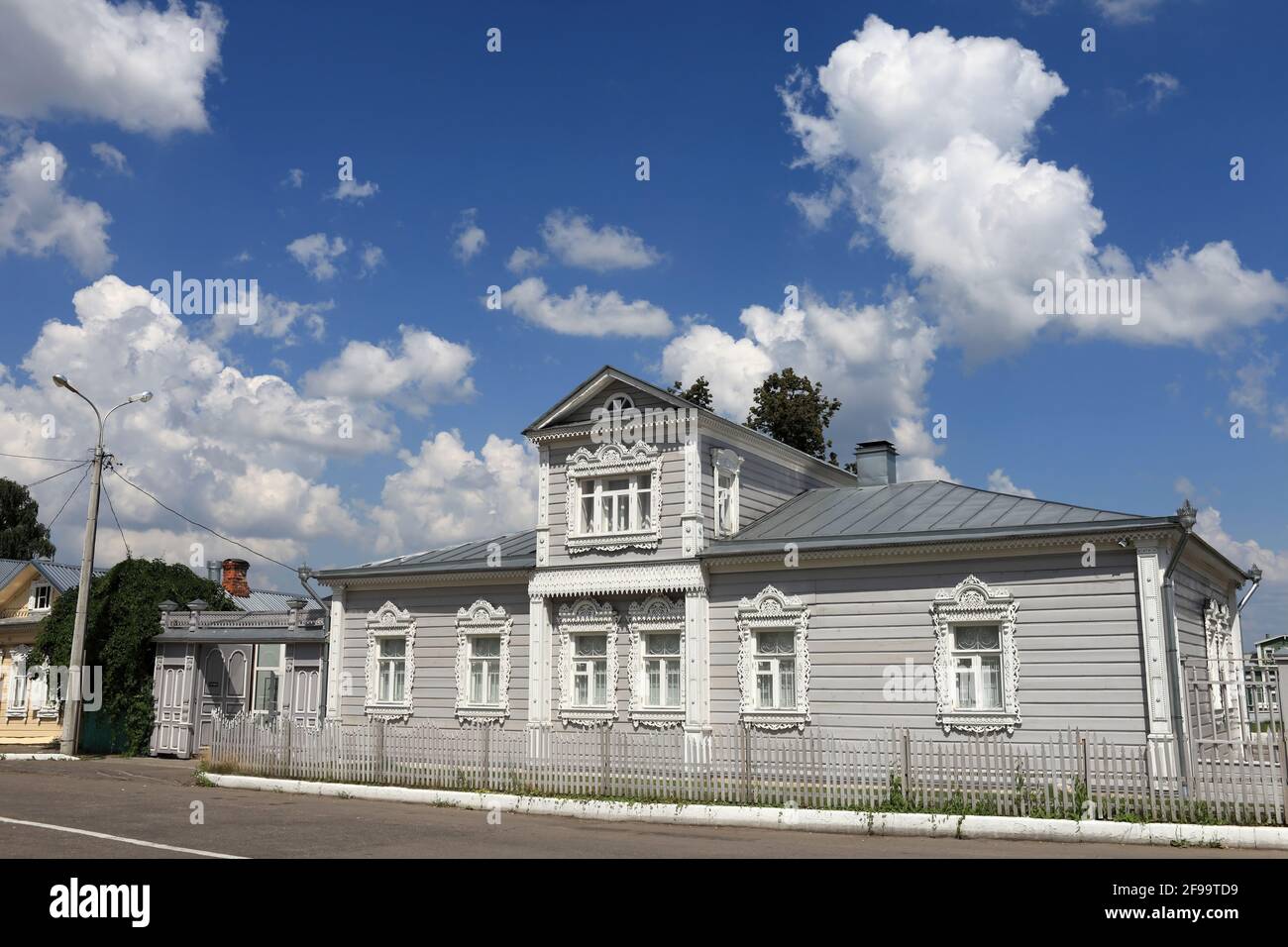 Tipical russian wooden house in Kolomna Kremlin, Russia Stock Photo - Alamy