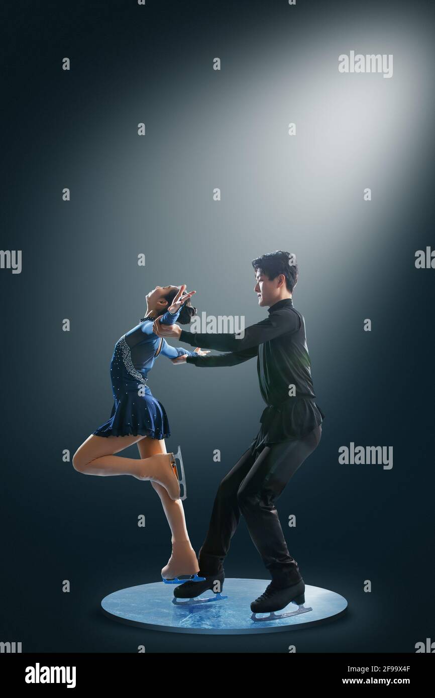 Pairs figure skating Stock Photo - Alamy