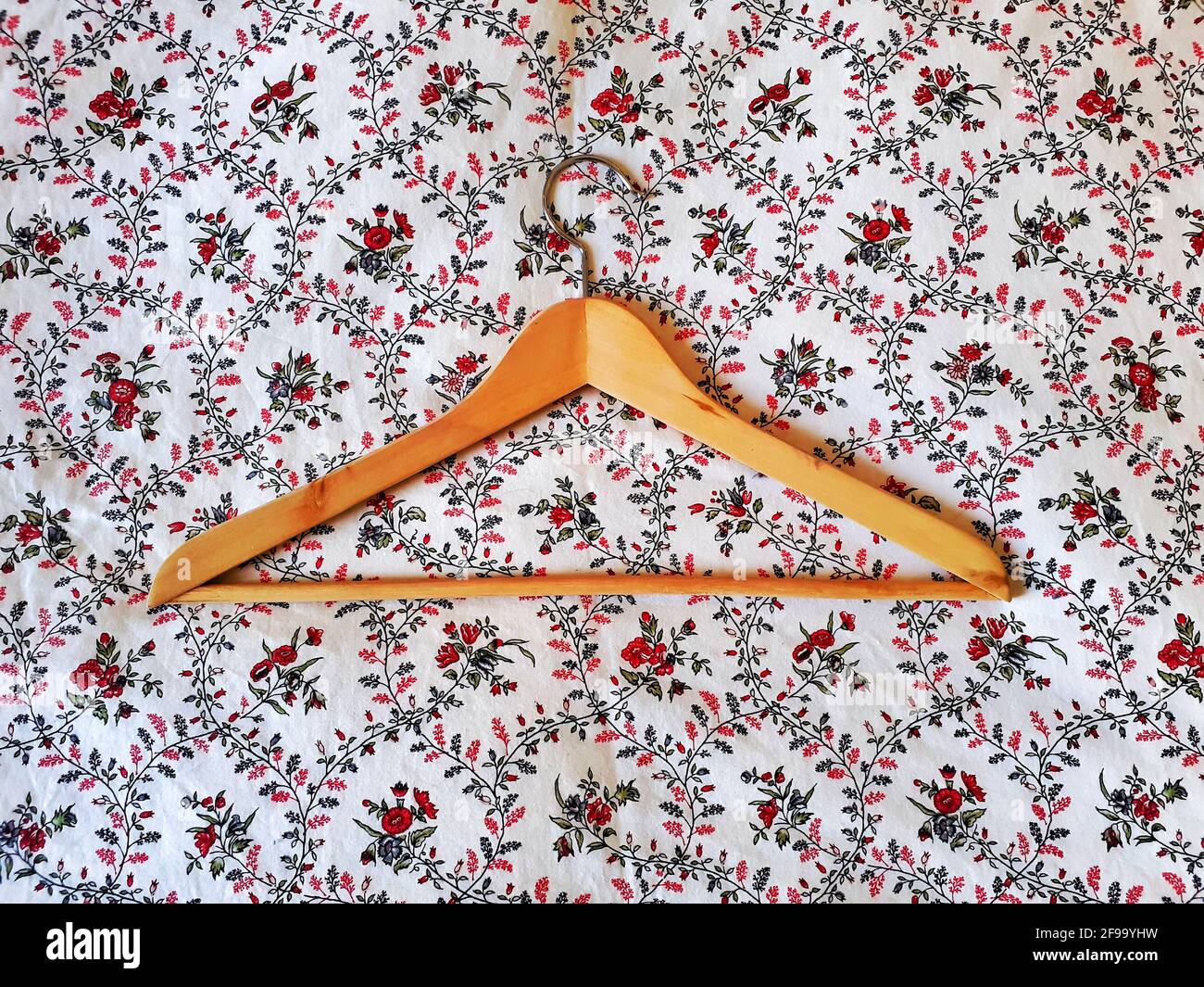 hanging,clothes,painting,white,green,pink,red,plants,painted,drawing ...