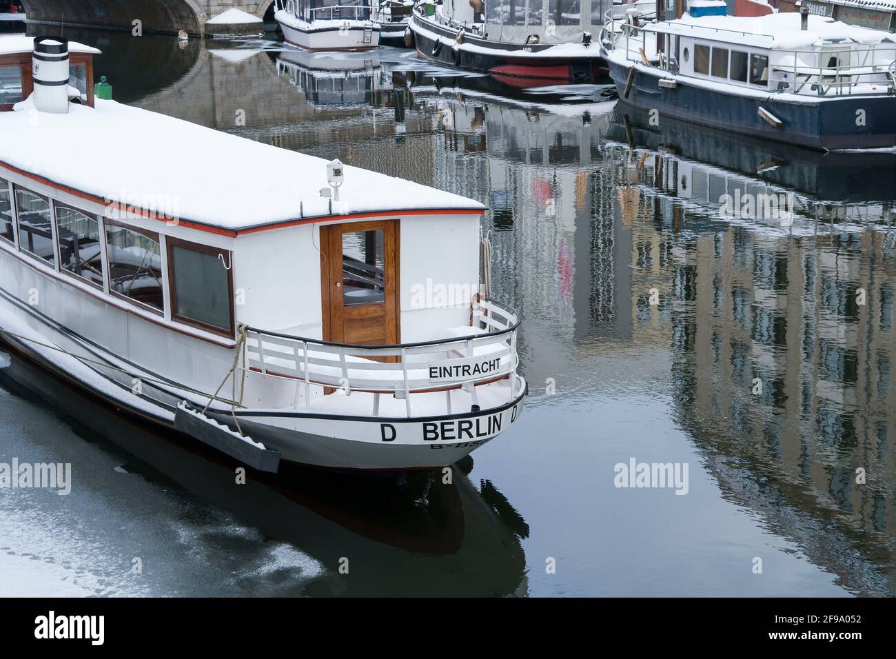 Berlin-Mitte, historical harbor, museum ship "Eintracht", motorized ...