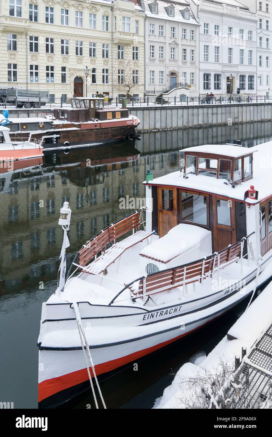 Berlin-Mitte, historical harbor, museum ship "Eintracht", motorized ...