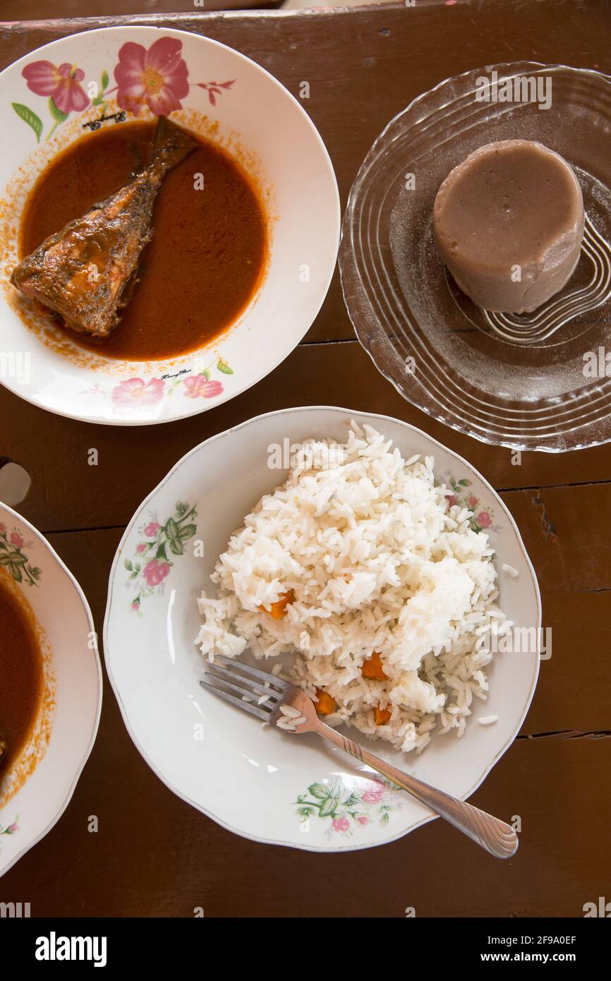 Traditional food preparation, Benin, West Africa Stock Photo - Alamy