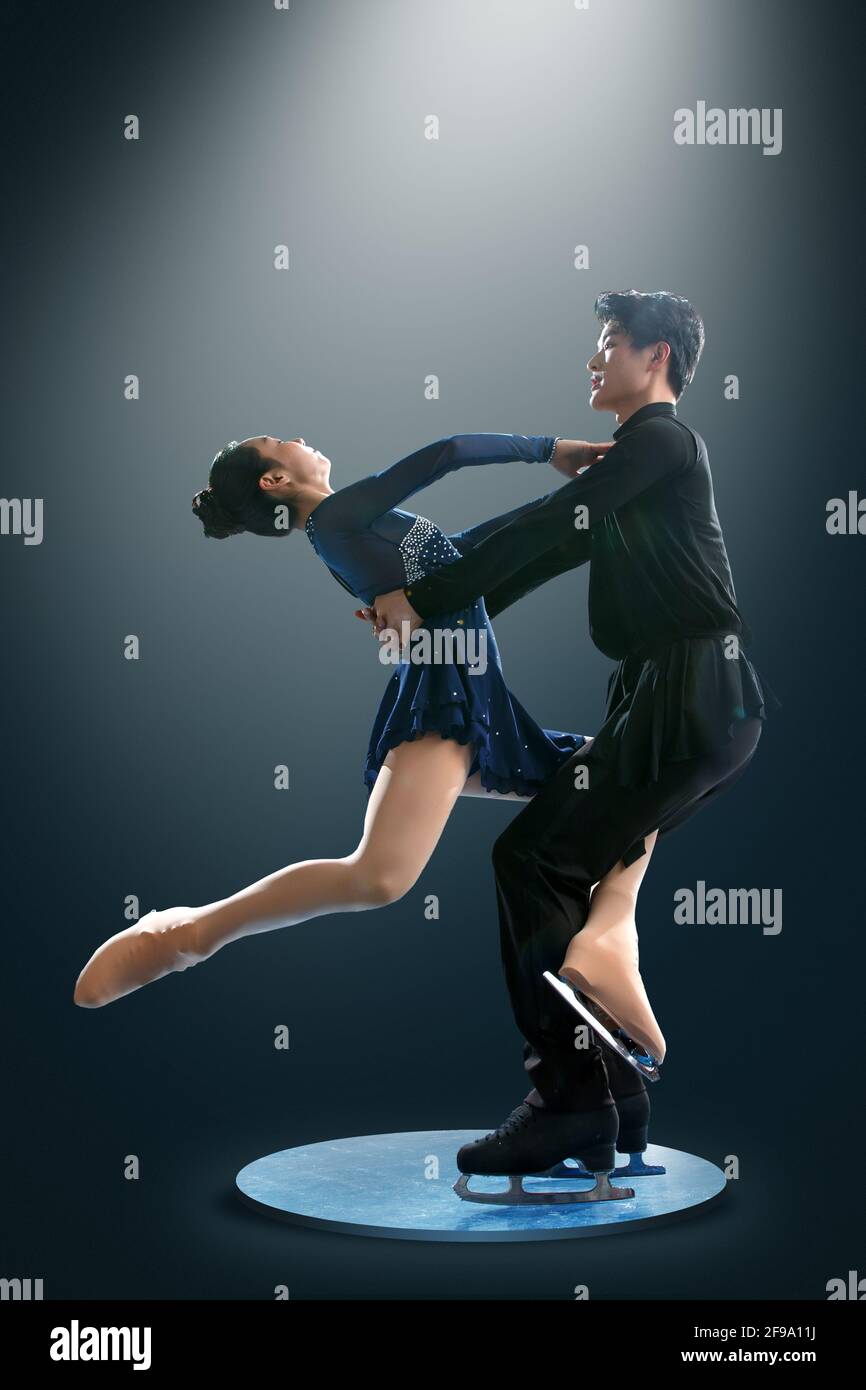 Pairs figure skating Stock Photo - Alamy