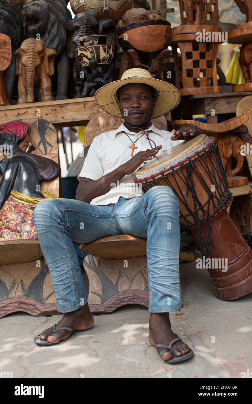 Benin craft hi-res stock photography and images - Alamy