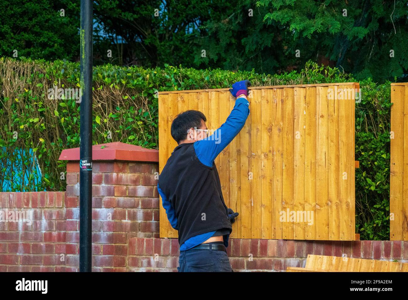 Erecting fencing hi-res stock photography and images - Alamy