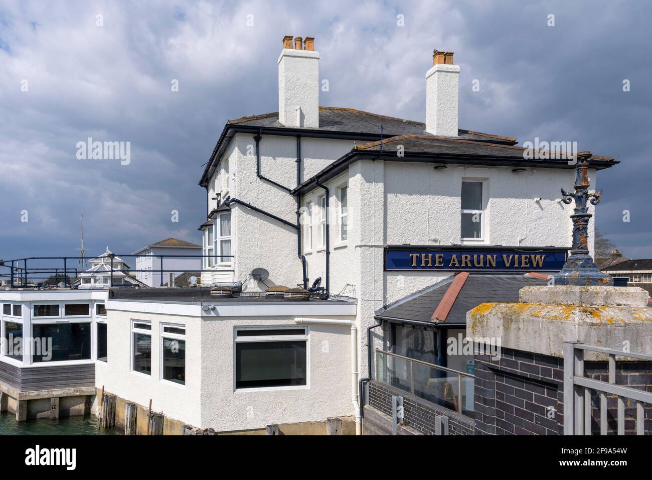 Pub littlehampton hi-res stock photography and images - Alamy