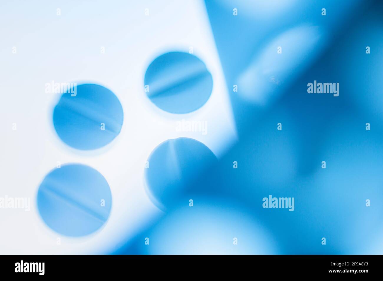Tablets in packaging hi-res stock photography and images - Alamy
