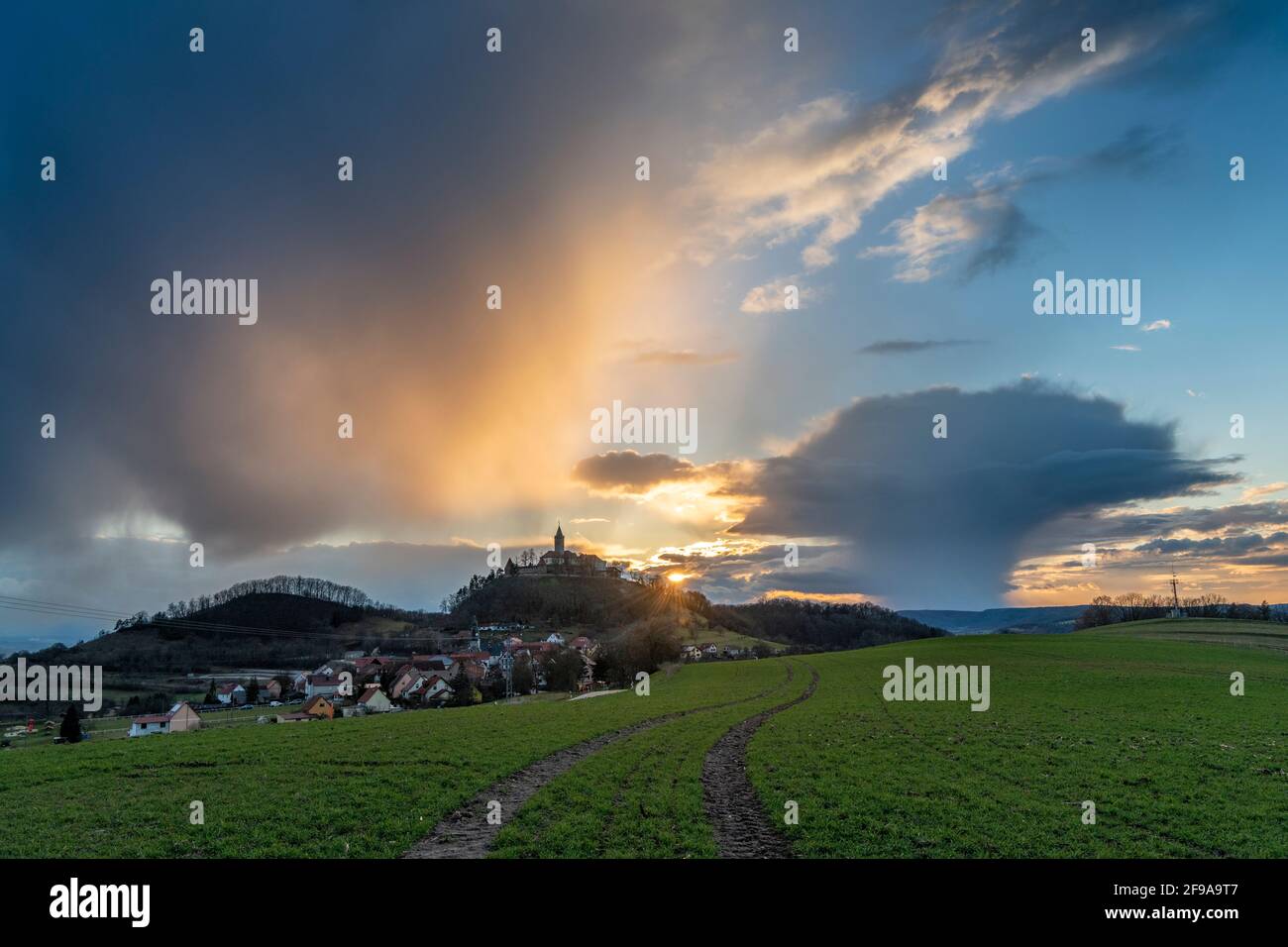 Thunder cell hi-res stock photography and images - Alamy