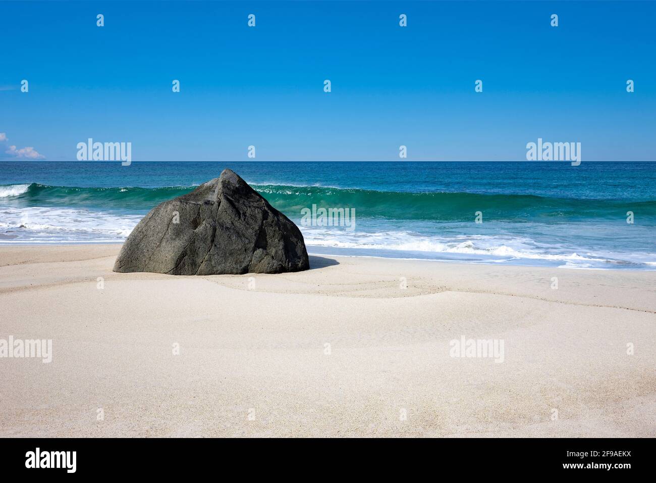 White beach cliff rock hi-res stock photography and images - Alamy