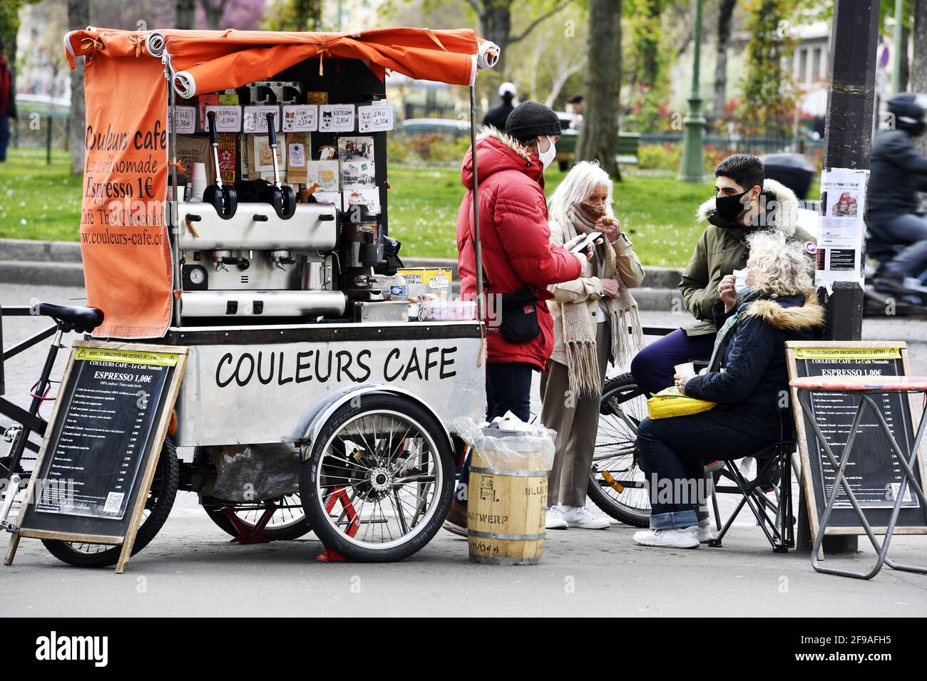 Paris, afternoon tea hi-res stock photography and images - Alamy