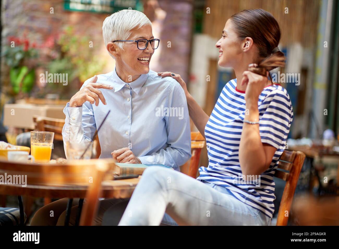 Different generations talking hi-res stock photography and images - Alamy