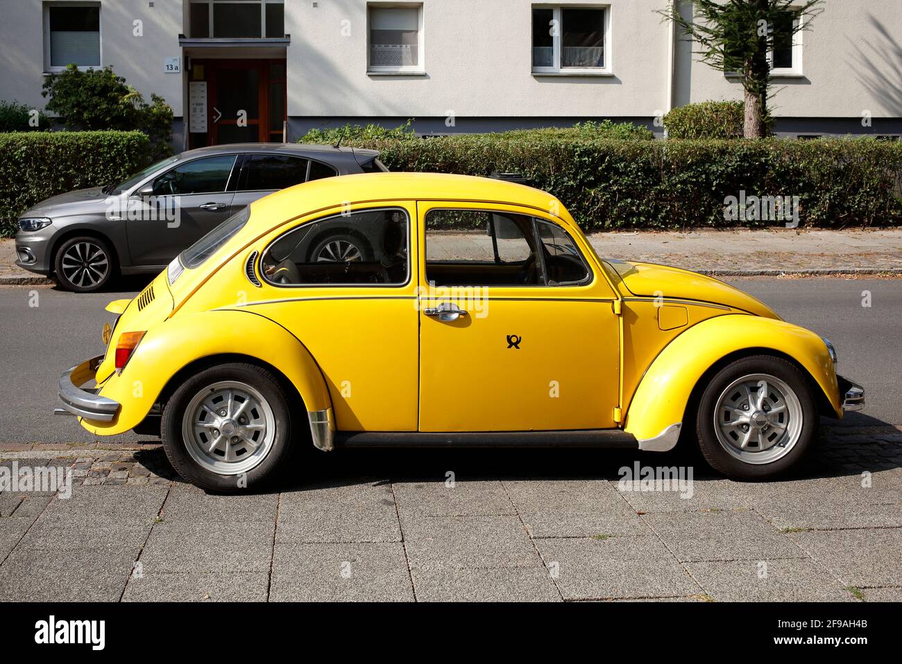 Classic Yellow Vw Beetle High Resolution Stock Photography and Images - Alamy