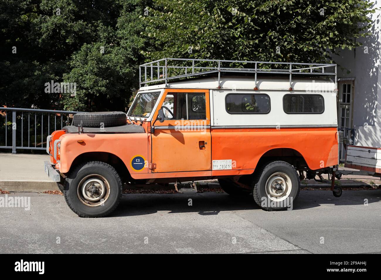 Classic land rovers hi-res stock photography and images - Alamy