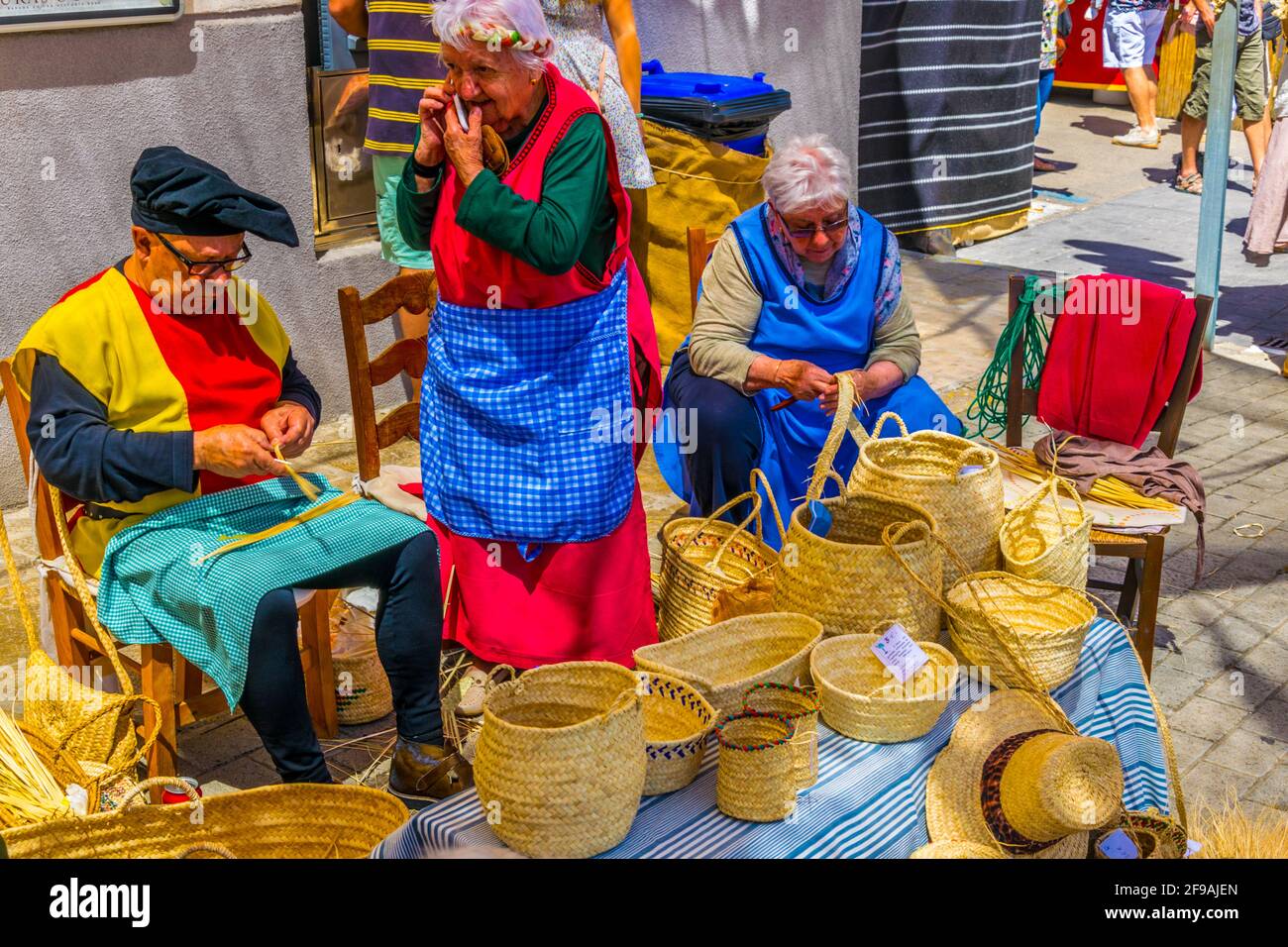 Medieval basket weaving hi-res stock photography and images - Alamy