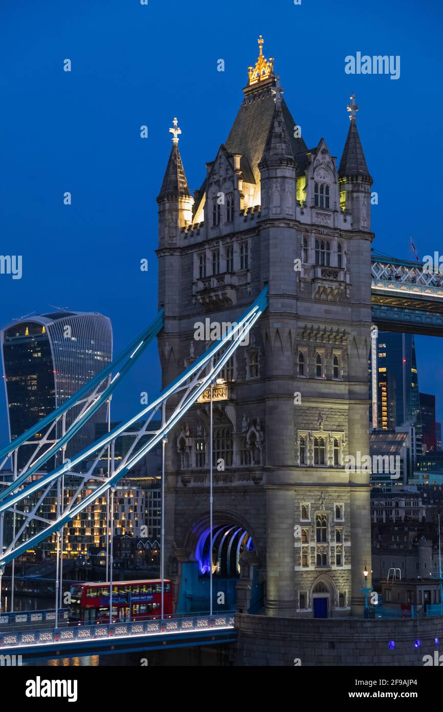 City of london skyline night hi-res stock photography and images - Alamy